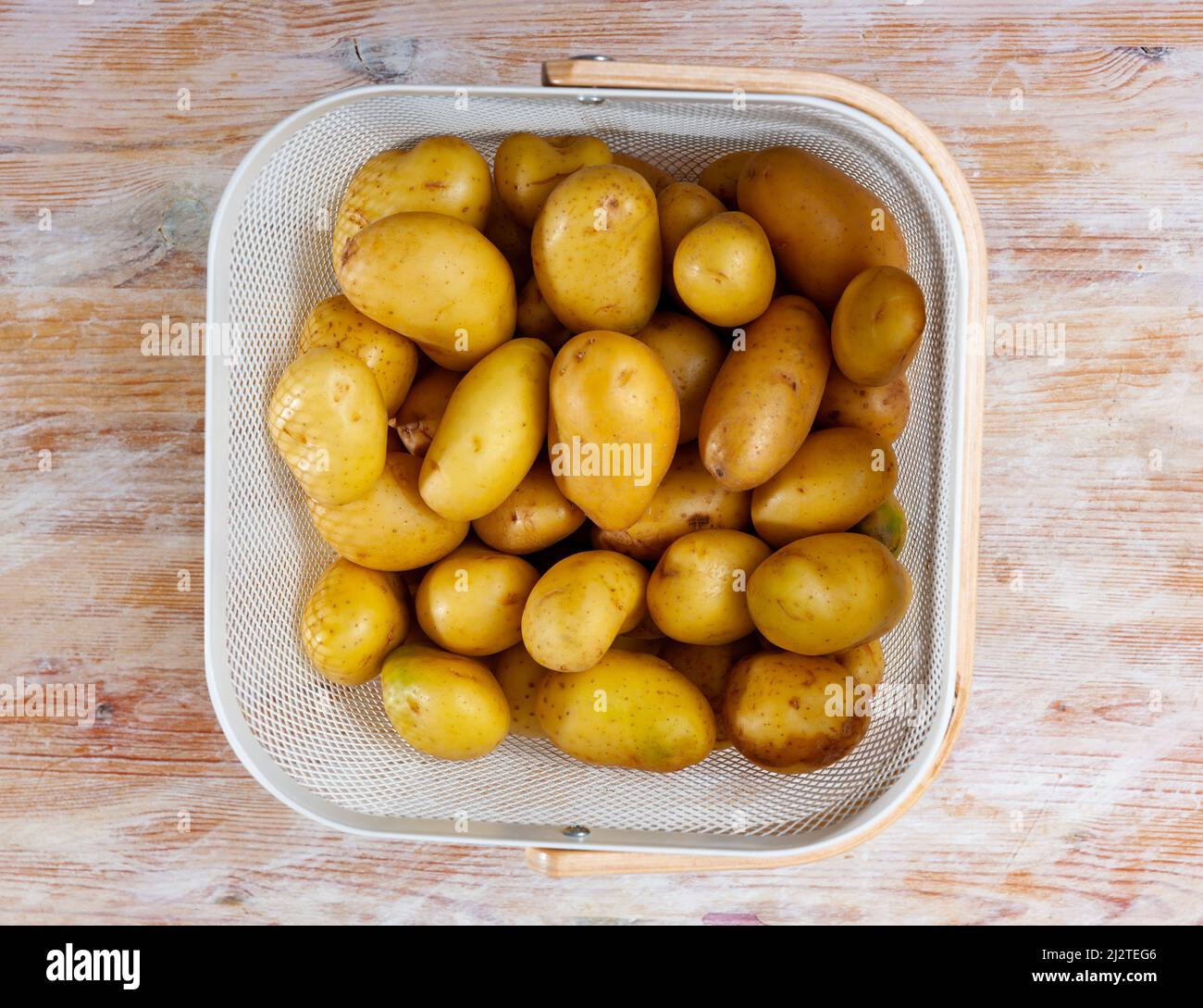Closeup pile new potatoes hi-res stock photography and images - Alamy