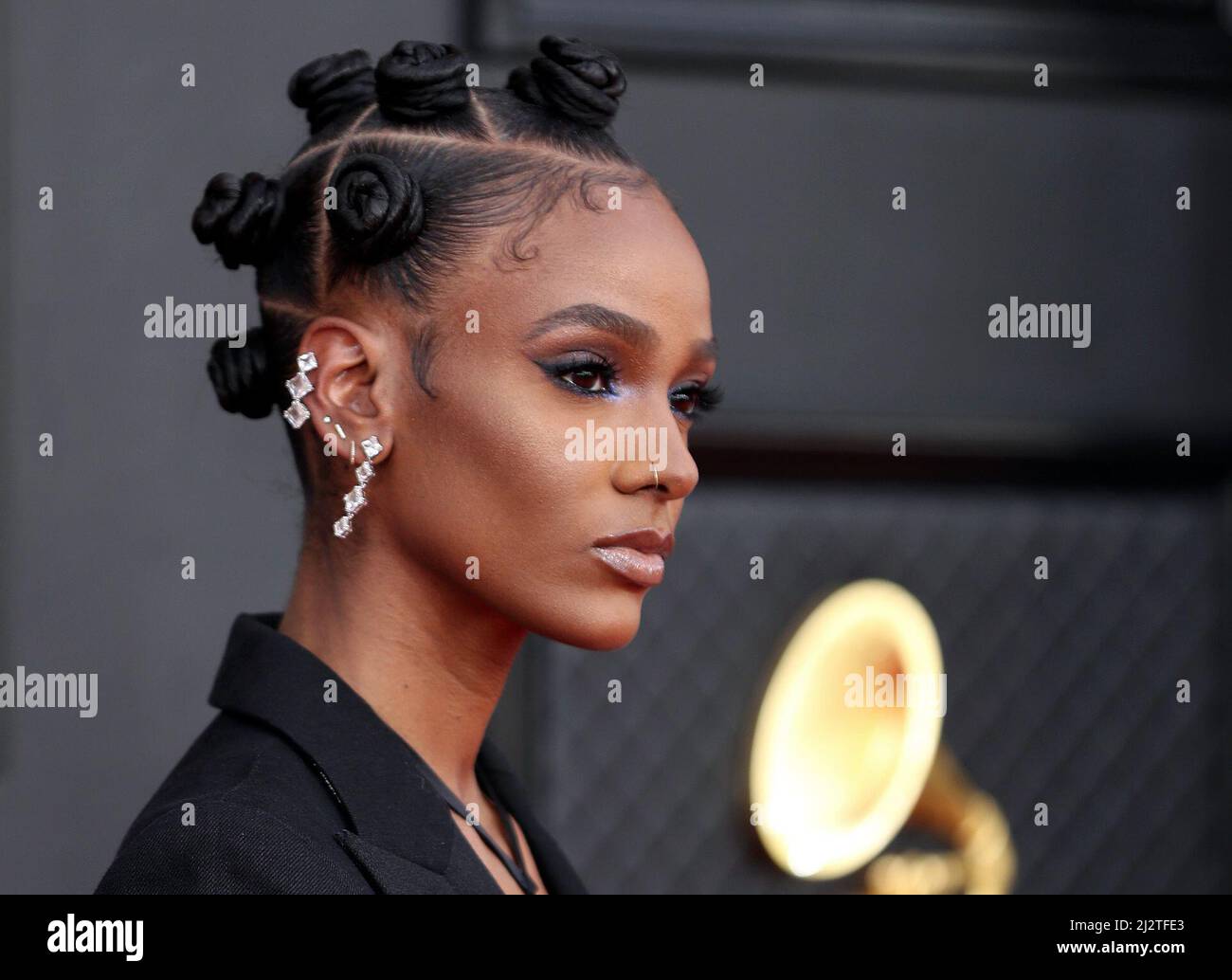 Tiara red carpet hi-res stock photography and images - Alamy