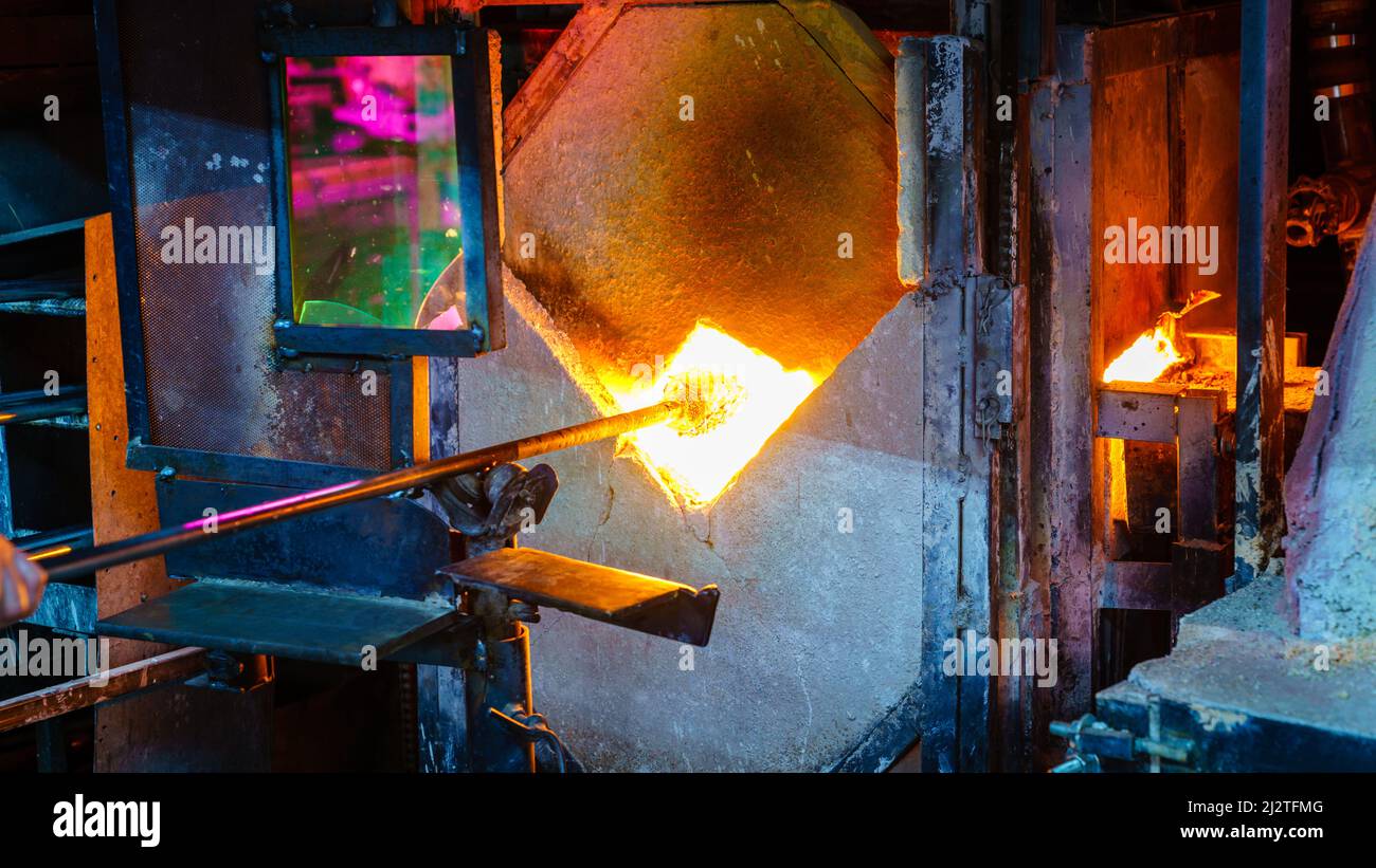 Glassblowing craft hi-res stock photography and images - Alamy