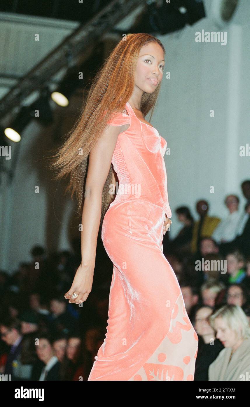 Naomi campbell 1992 hi-res stock photography and images - Alamy