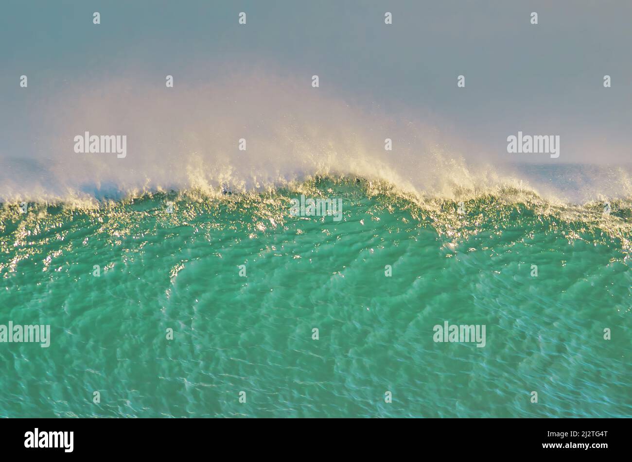 Crest surf hi-res stock photography and images - Alamy