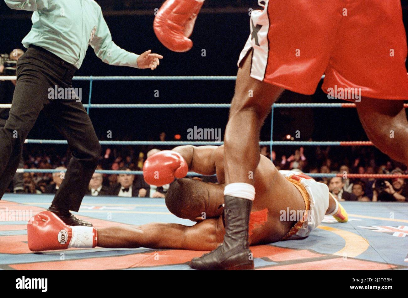 Lennox lewis 1992 hi-res stock photography and images - Alamy