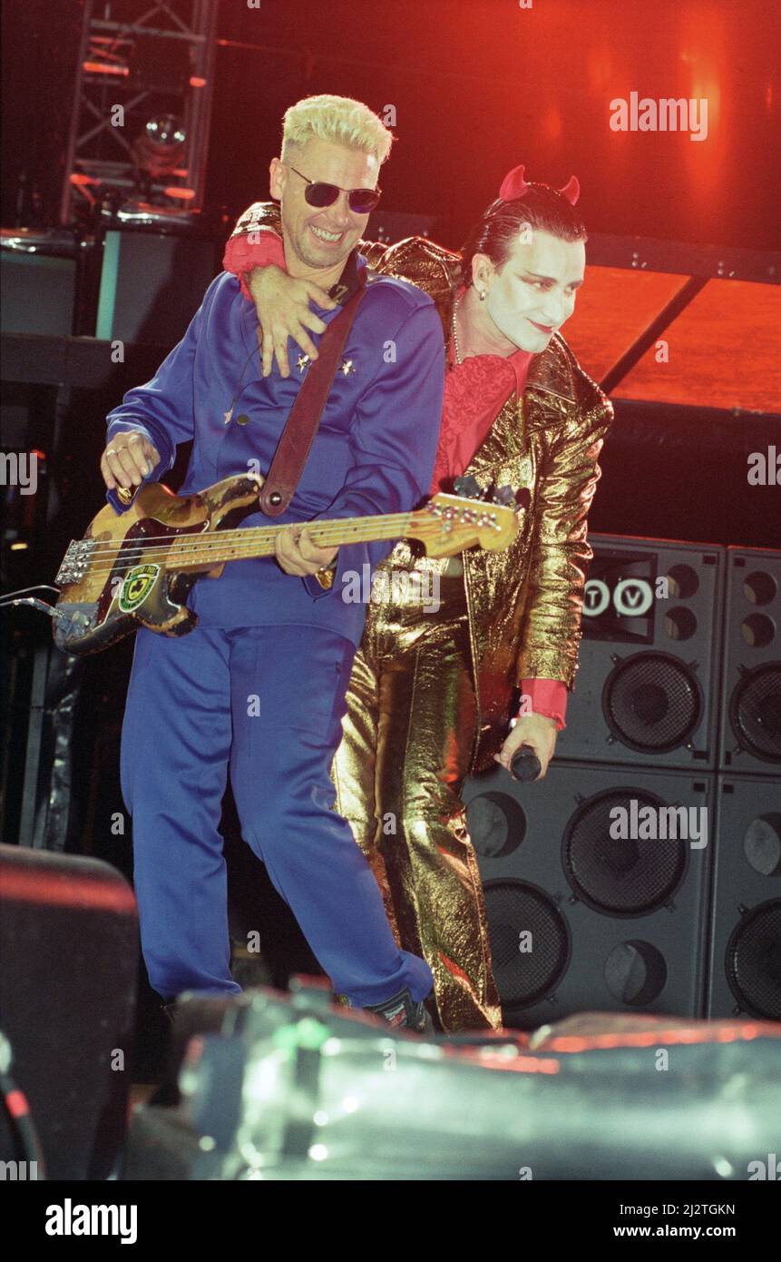 Bono u2 1990s hi-res stock photography and images - Alamy