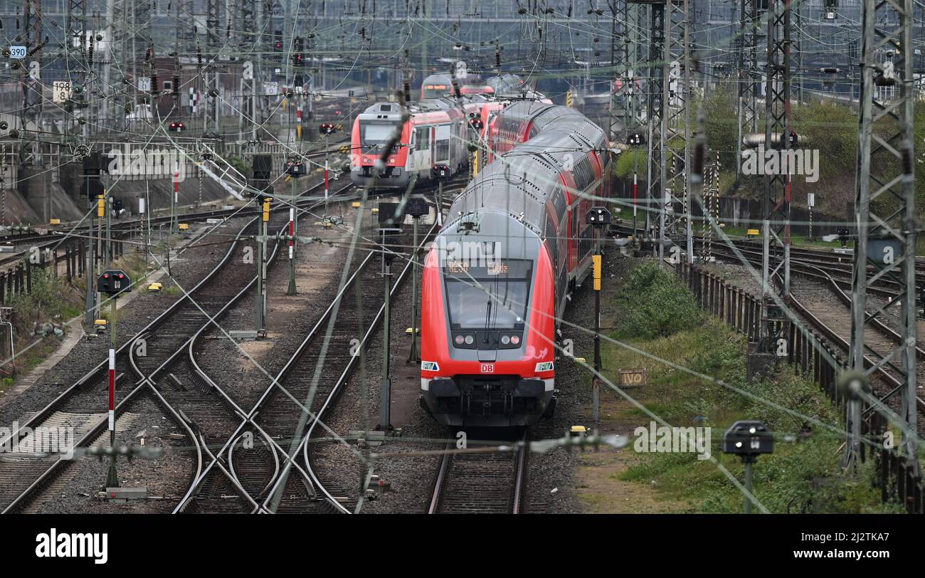 31 March 2022, Hessen, Frankfurt/Main: A regional rail train arrives at ...