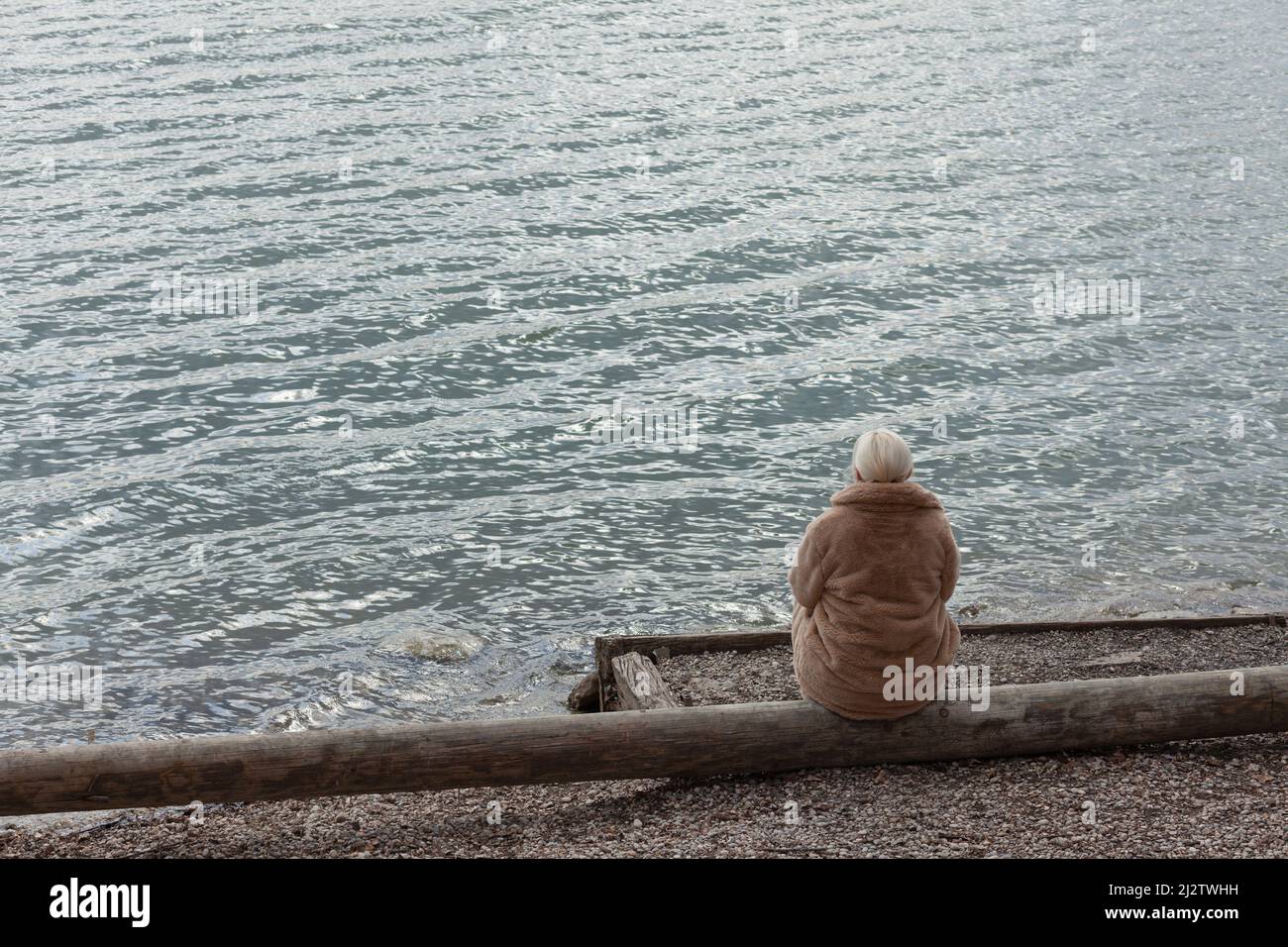 Woman staring distance silhouette hi-res stock photography and images ...