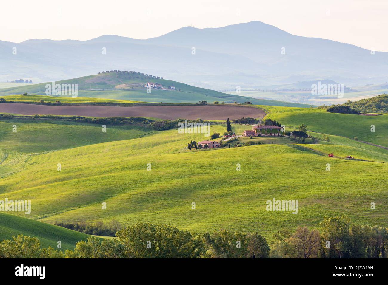 Rolling agricultural land hi-res stock photography and images - Alamy