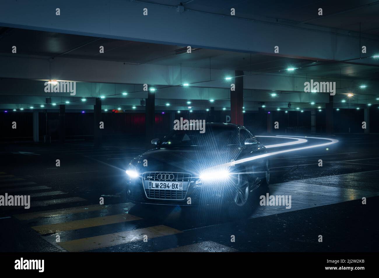 Audi night hi-res stock photography and images - Alamy