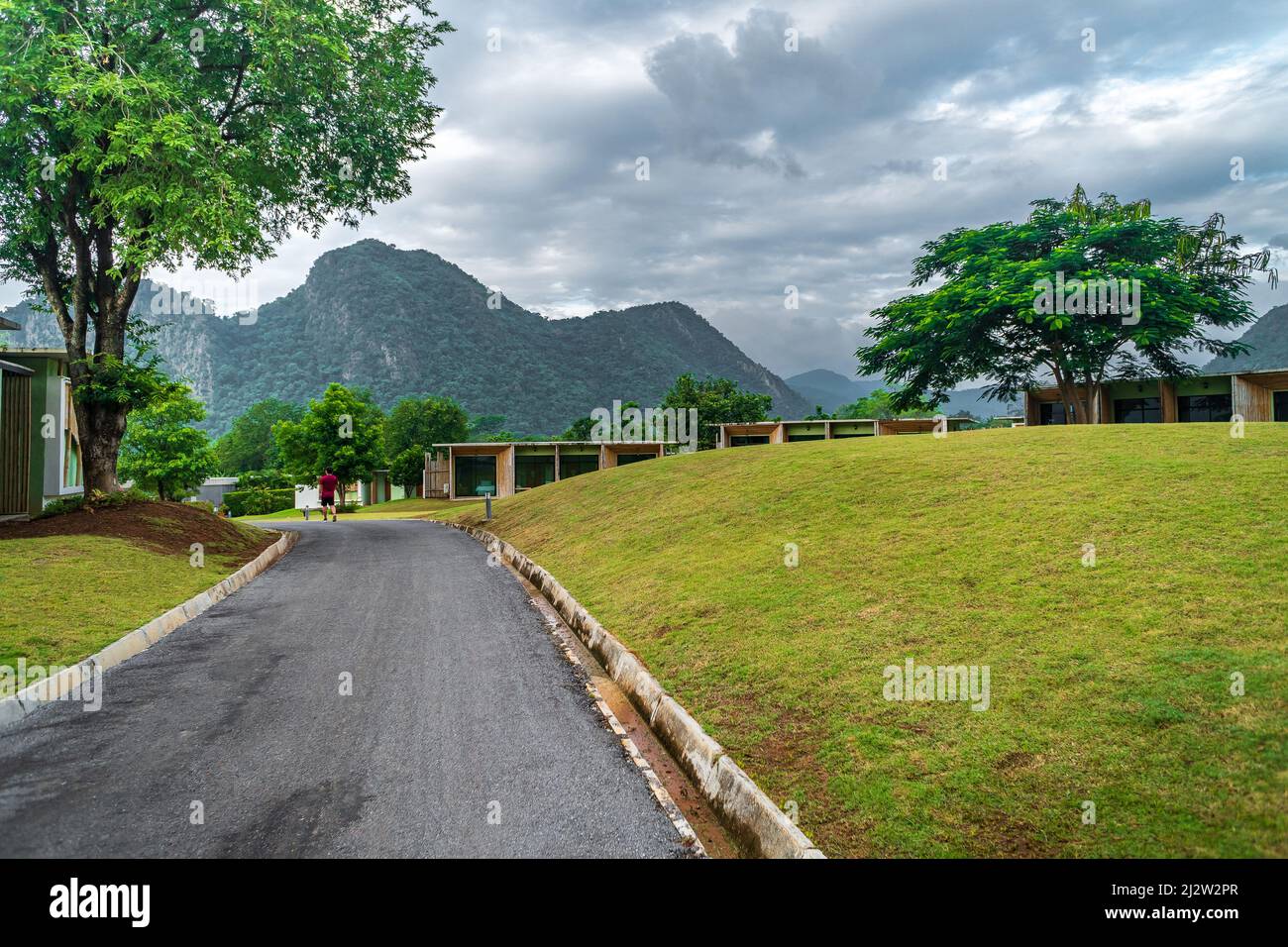 Room in the middle of nature Surrounded by mountains, good atmosphere ...