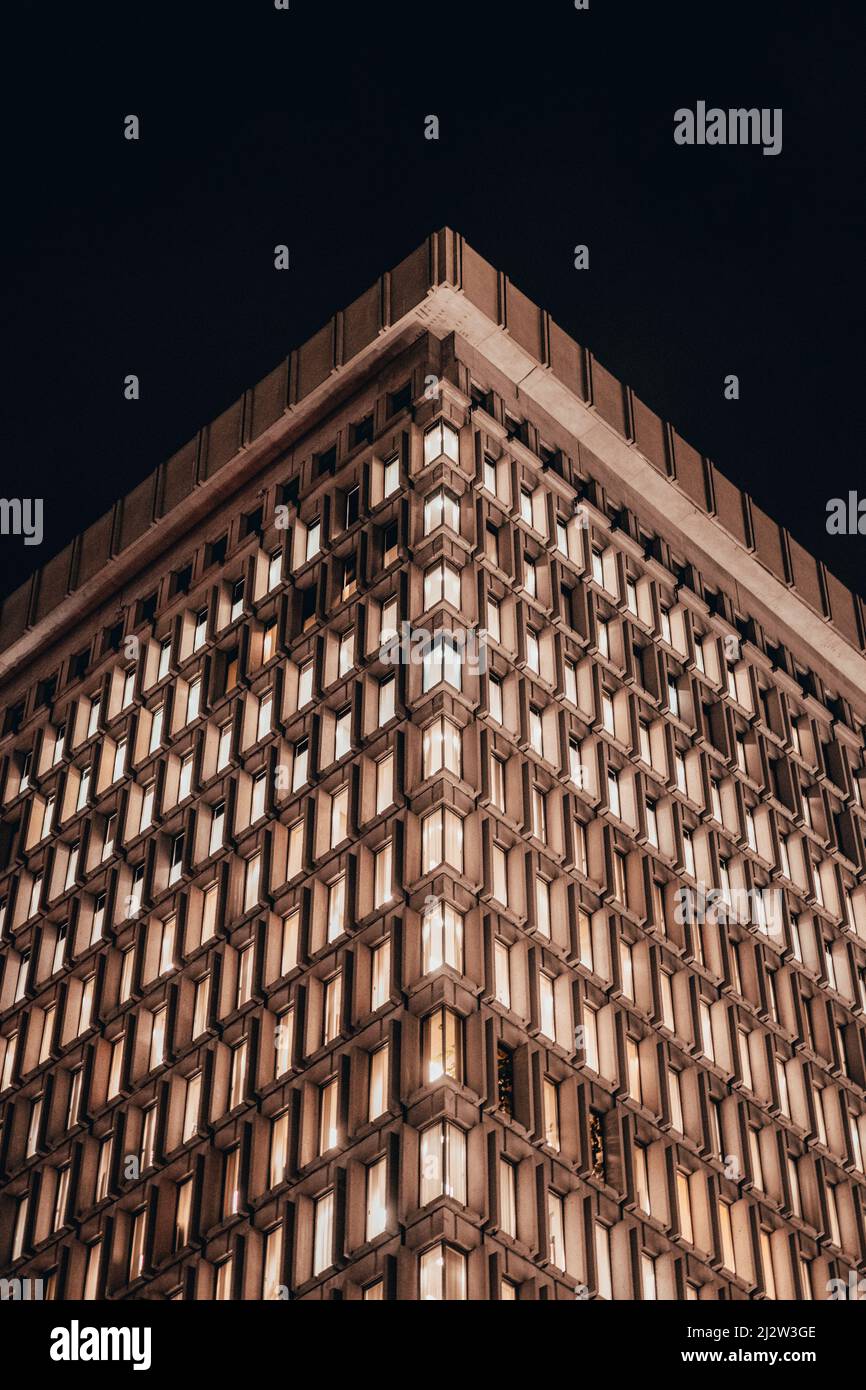 Architecture brick building night hi-res stock photography and images ...