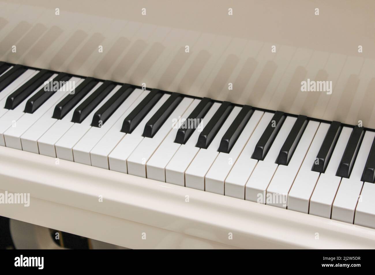 White piano keyboard close up Stock Photo - Alamy