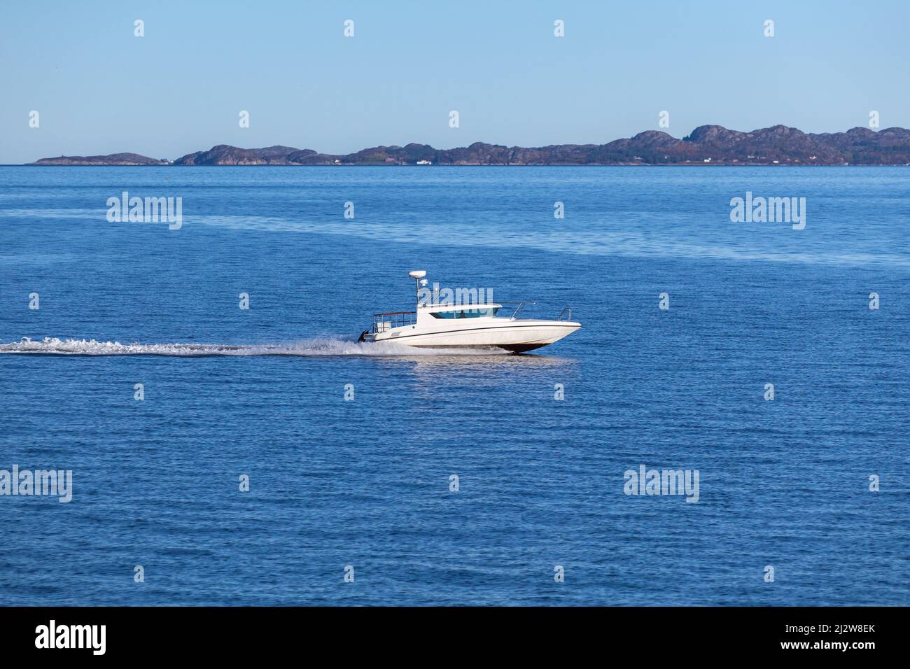 Fast boat hi-res stock photography and images - Alamy