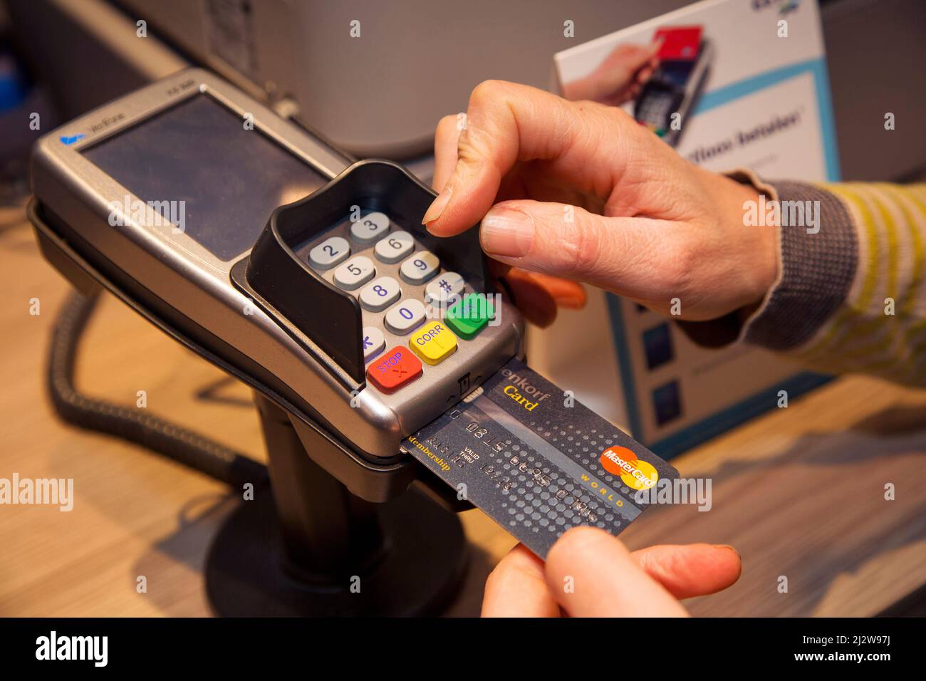 Creditcard payment hi-res stock photography and images - Alamy