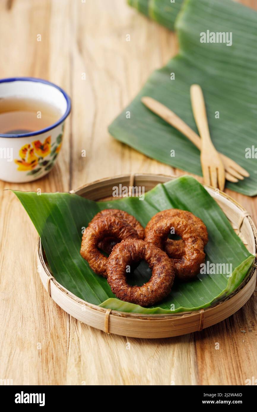 Kue cincin hi-res stock photography and images - Alamy
