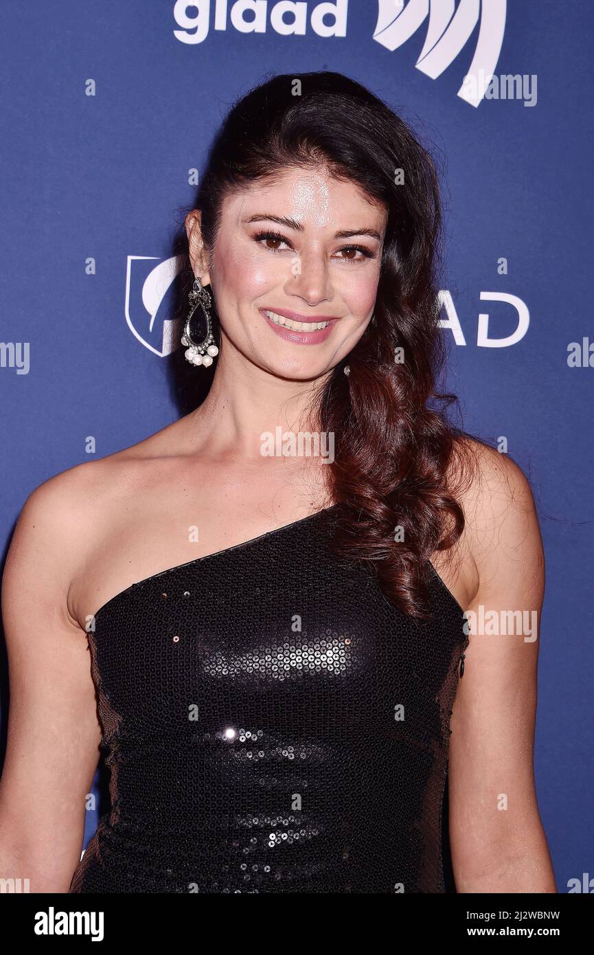 BEVERLY HILLS, CA - APRIL 02: Pooja Batra attends the 33rd Annual GLAAD ...
