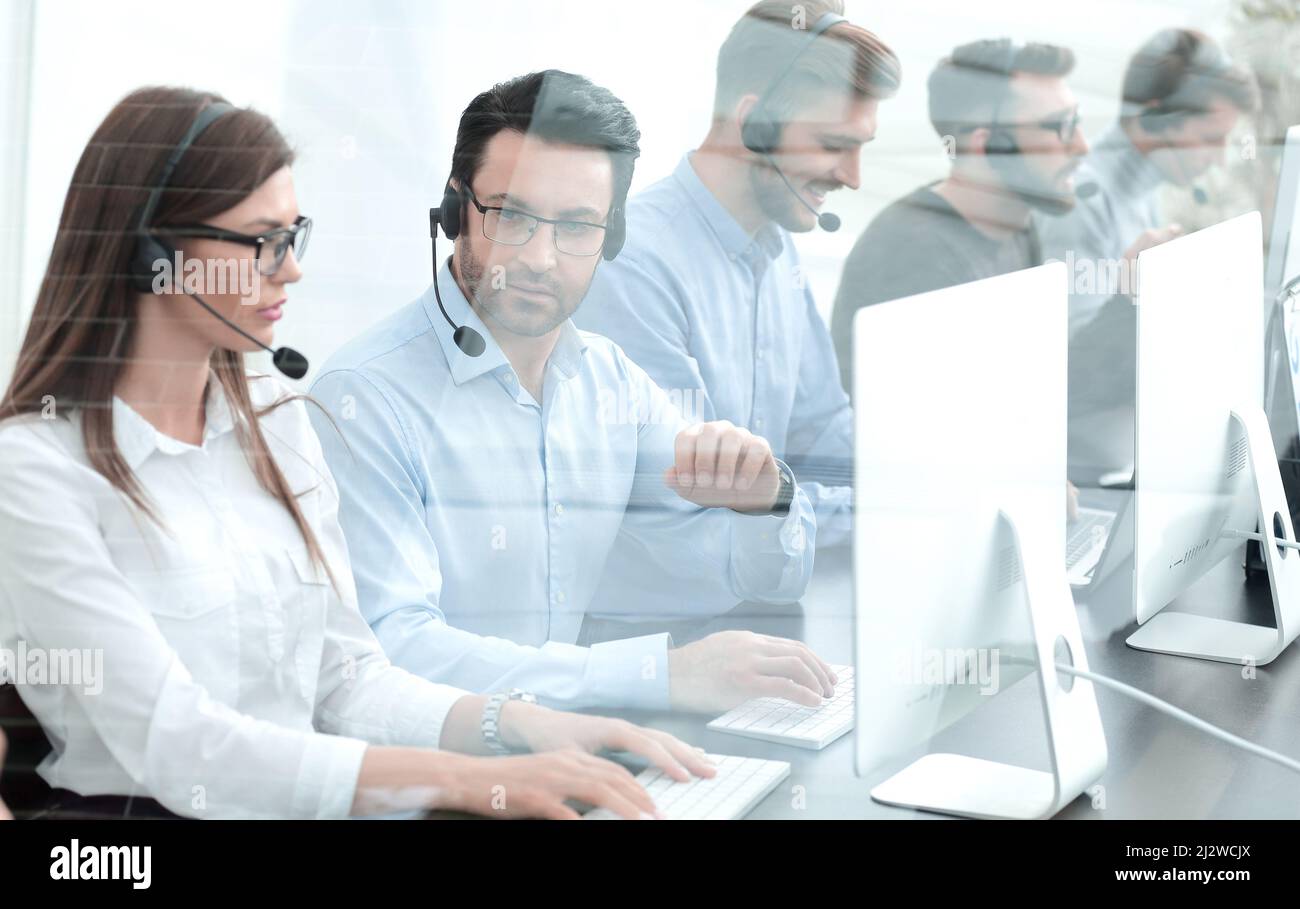 Computer operators in office hi-res stock photography and images - Alamy