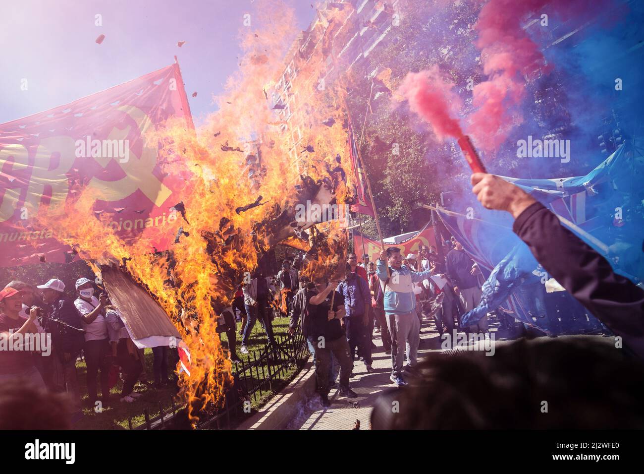 Protesters burn the British flags in front of the British Embassy ...