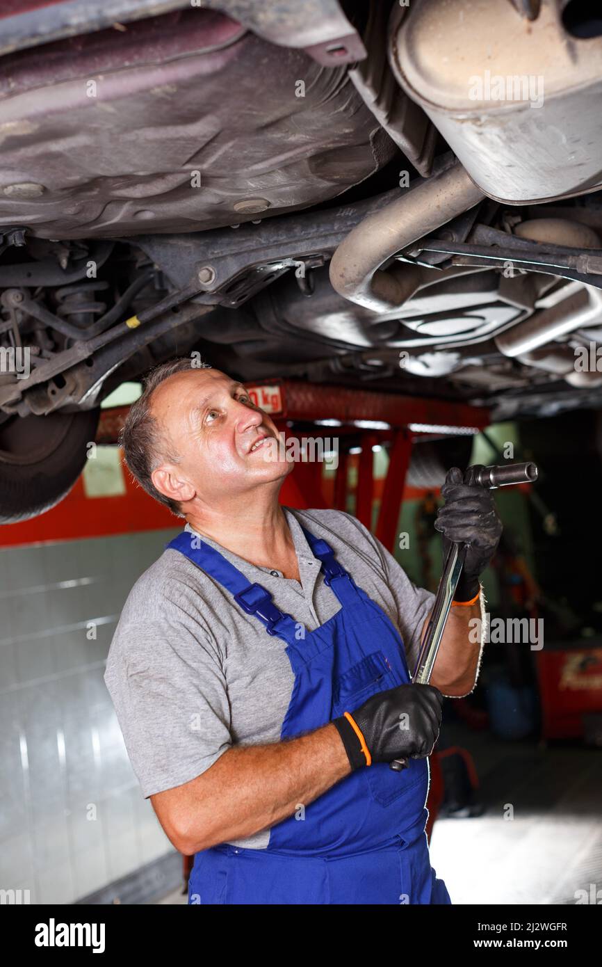Car repairing process hi-res stock photography and images - Alamy