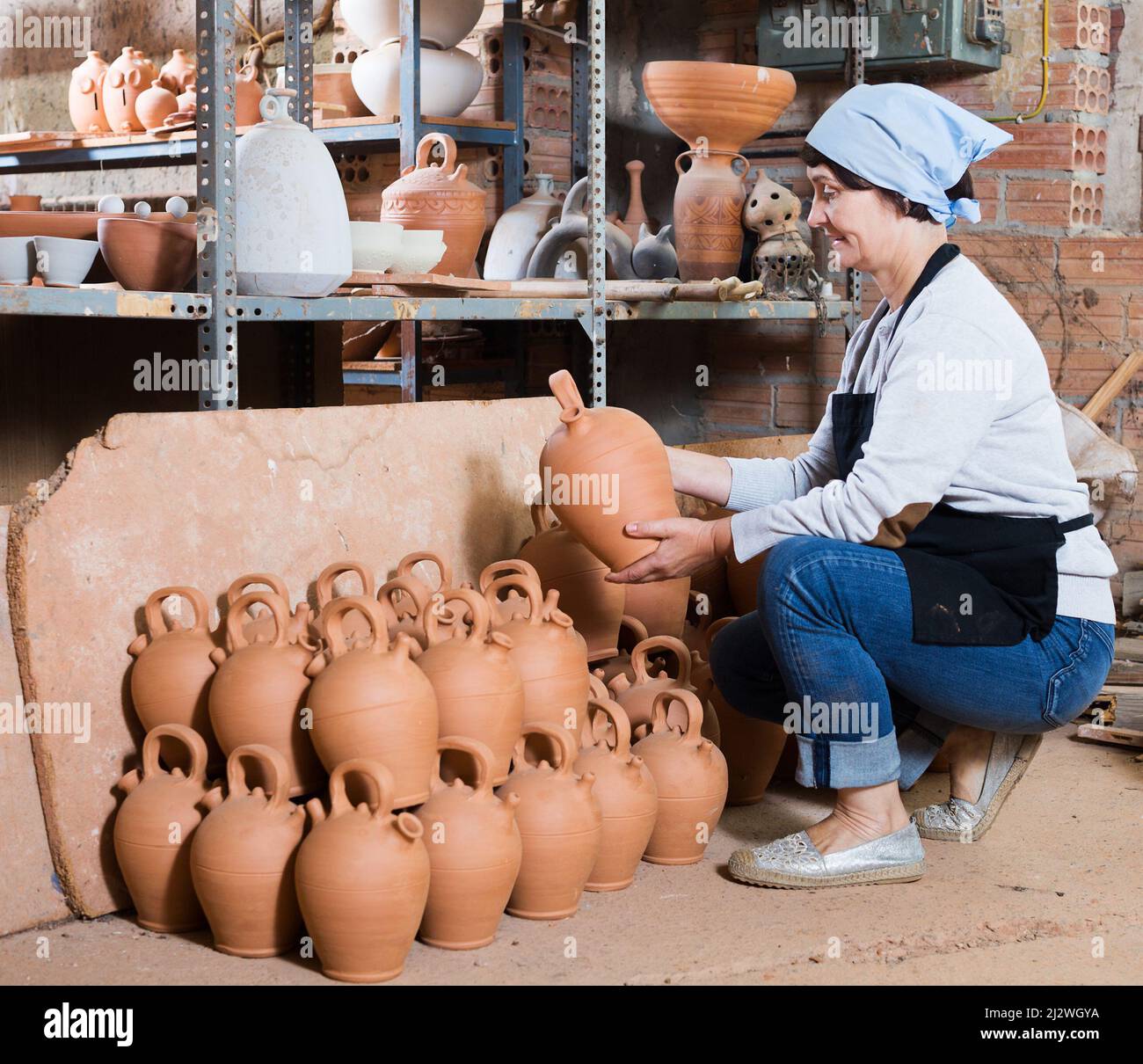 Potter at work Stock Photo - Alamy