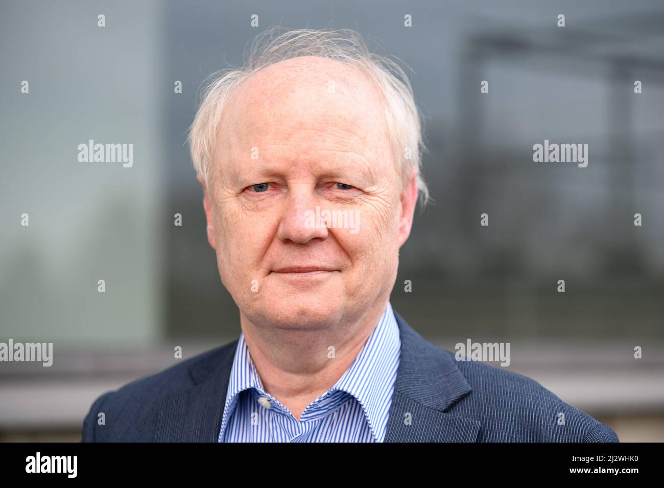 Hamburg, Germany. 28th Mar, 2022. NDR security policy expert Andreas ...