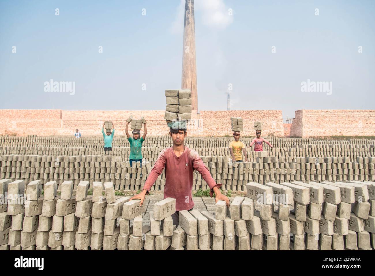 Children labour bricks hi-res stock photography and images - Alamy