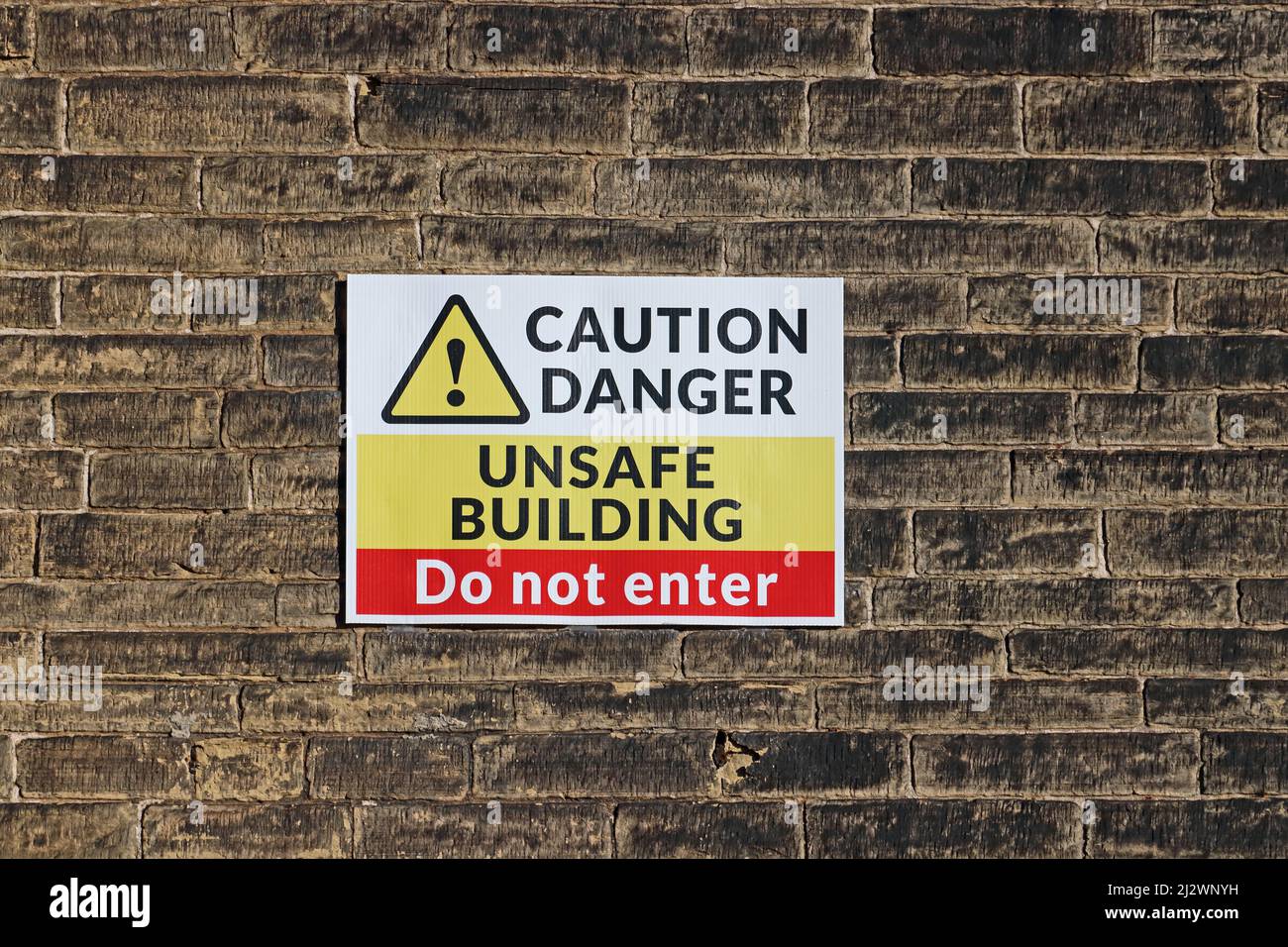 Danger unsafe building sign hi-res stock photography and images - Alamy