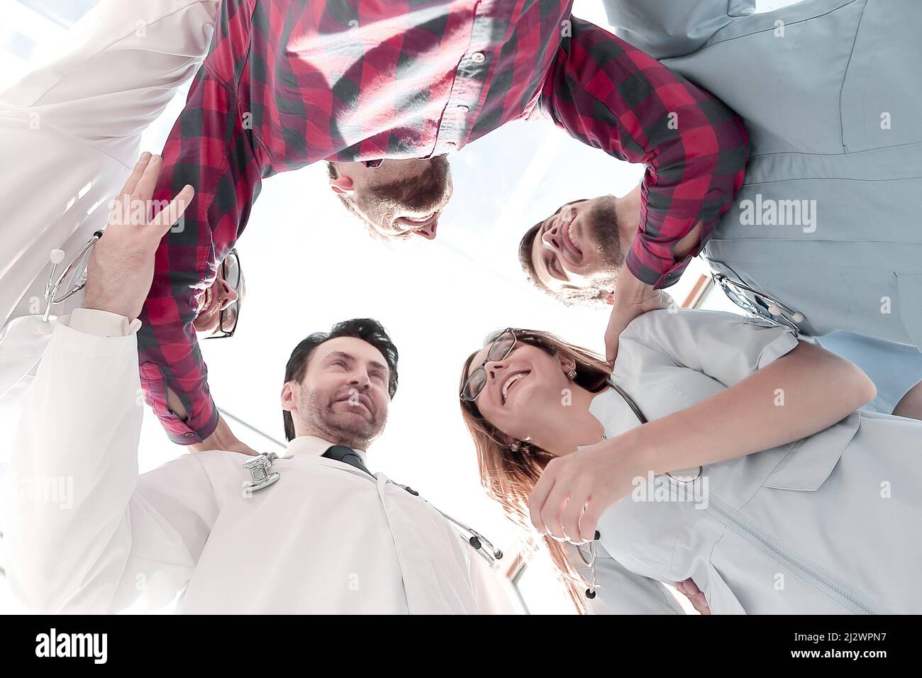 Healthcare workers hugging hi-res stock photography and images - Alamy