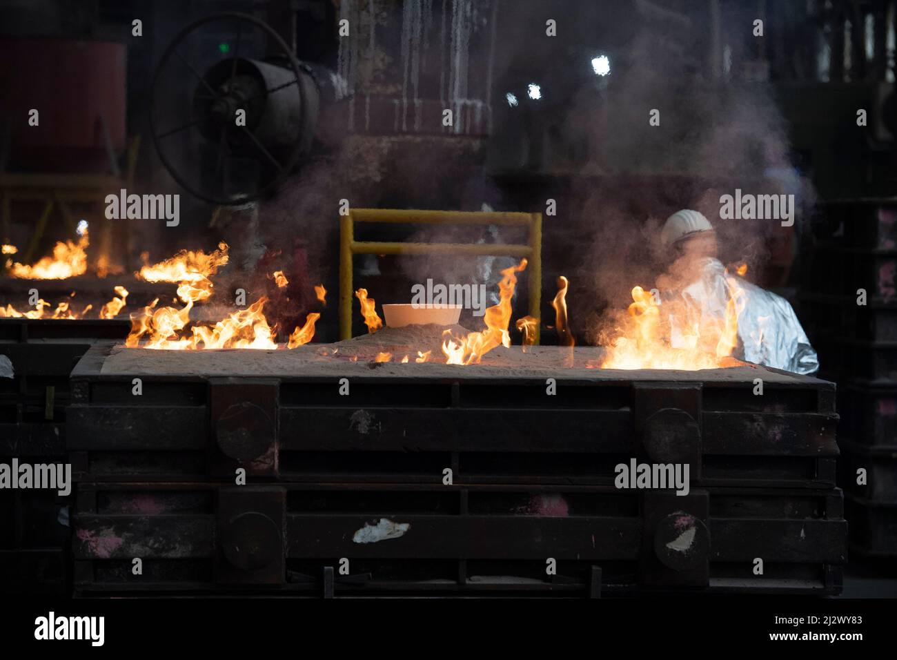 Steel workers at the steel casting, Federal Chancellor Olaf Scholz visits the FWH Stahlguss GmbH ...