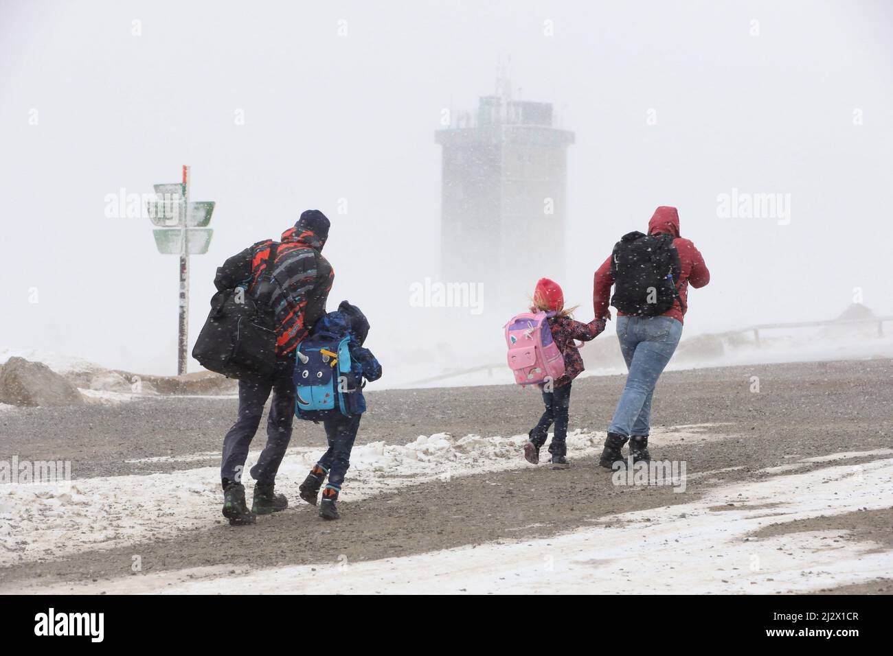 Schierke, Germany. 04th Apr, 2022. Snow flurries and hurricane-like ...