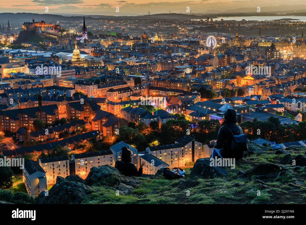 Edinburgh at night, Castle, ilumination of the city, view from ...