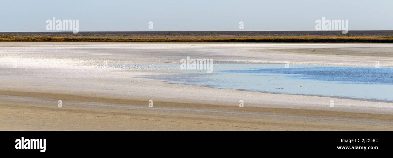 The coastline of a salt lake with a white border of salt Stock Photo ...