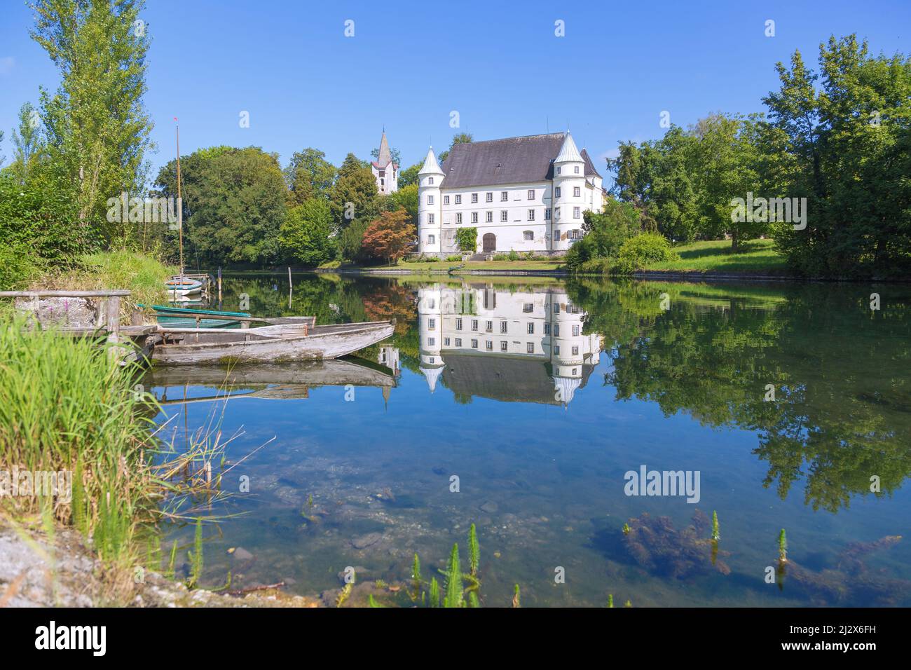Moated castle at inn hi-res stock photography and images - Alamy