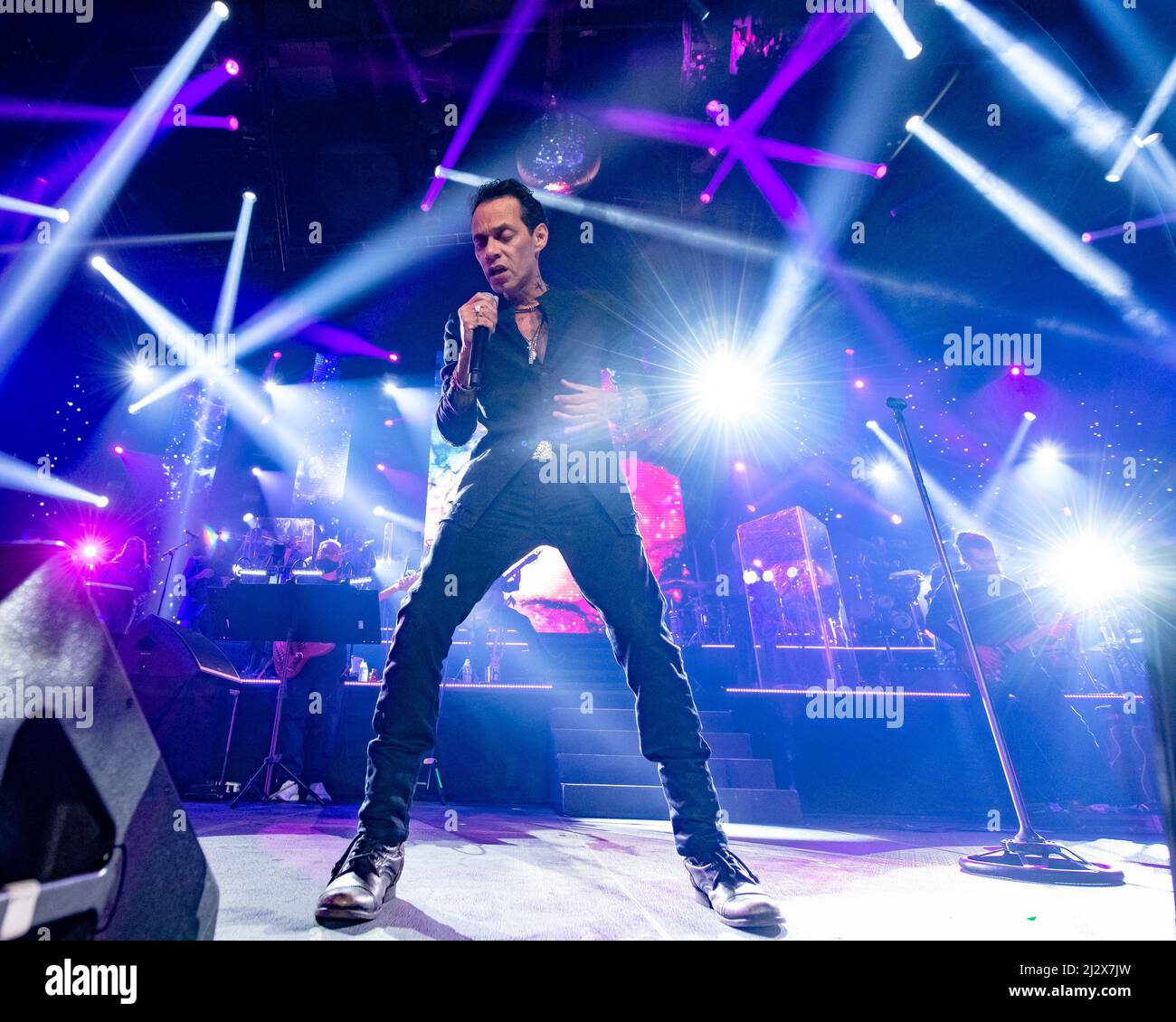 Marc Anthony performs during his Palla Voy Concert Tour at the HEB ...