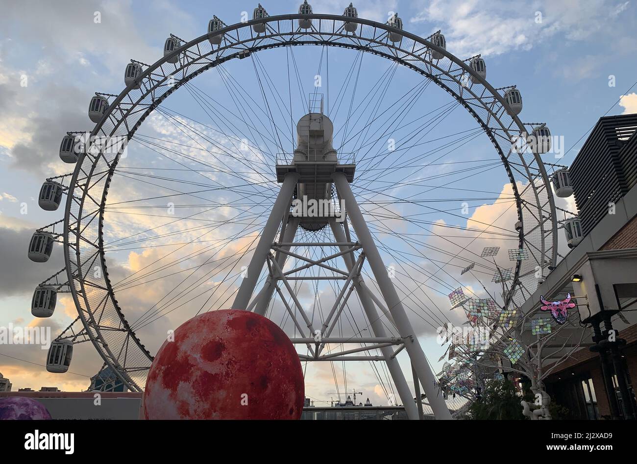 The Da Yue Cheng Ferris wheel in Shanghai, China Stock Photo - Alamy