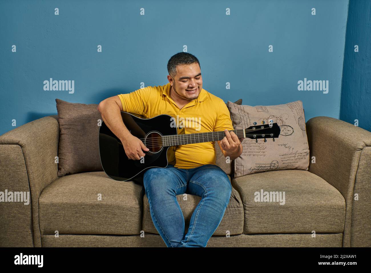 Person singing at home hi-res stock photography and images - Alamy