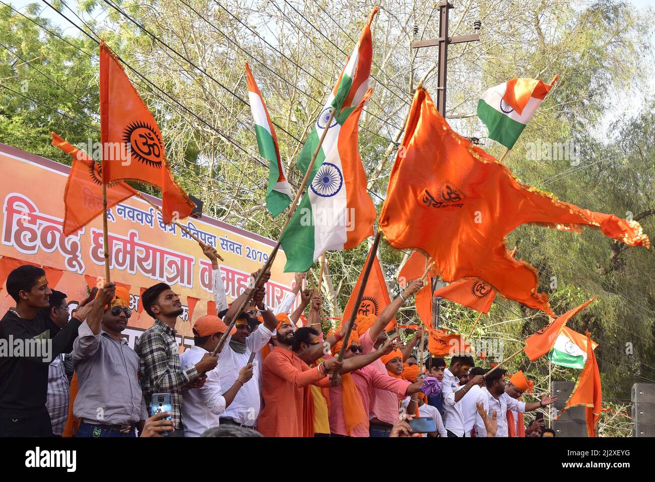Bikaner, India. 02nd Apr, 2022. Hindu Jagran Manch activists taking ...