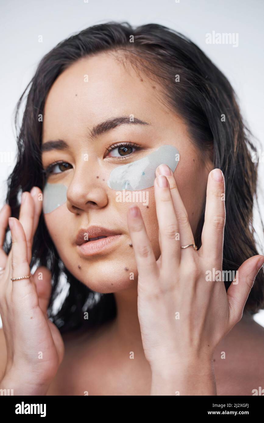 Woman face under water hi-res stock photography and images - Alamy