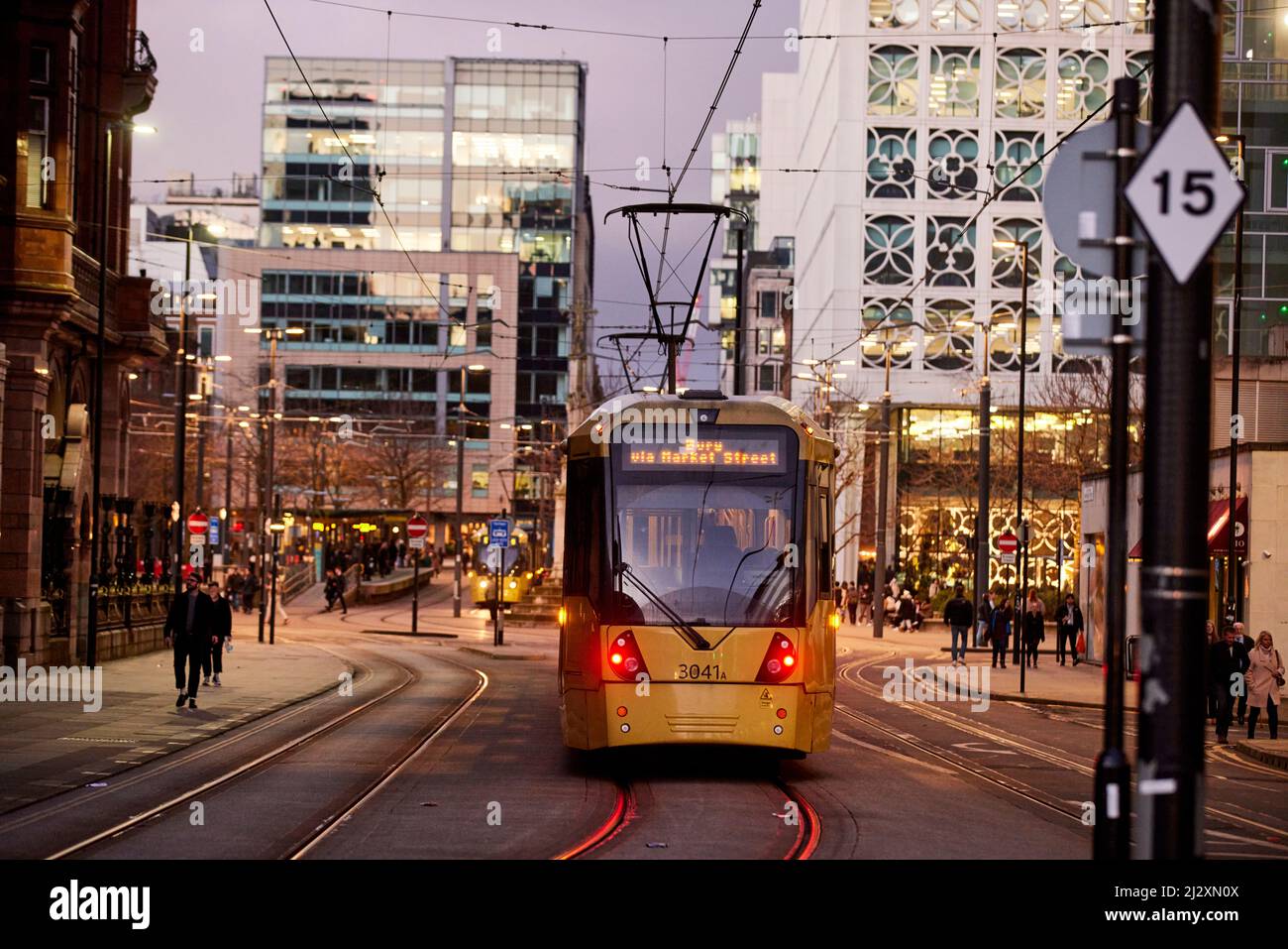 Manchester Metrolink tram leaving St Peters Square Stock Photo - Alamy