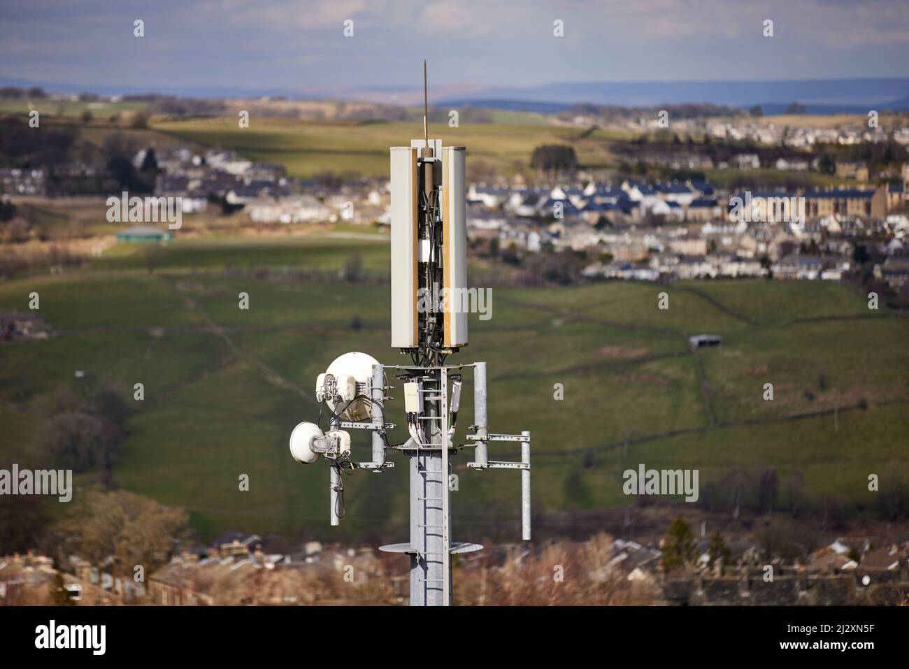 5g mast england hi-res stock photography and images - Alamy