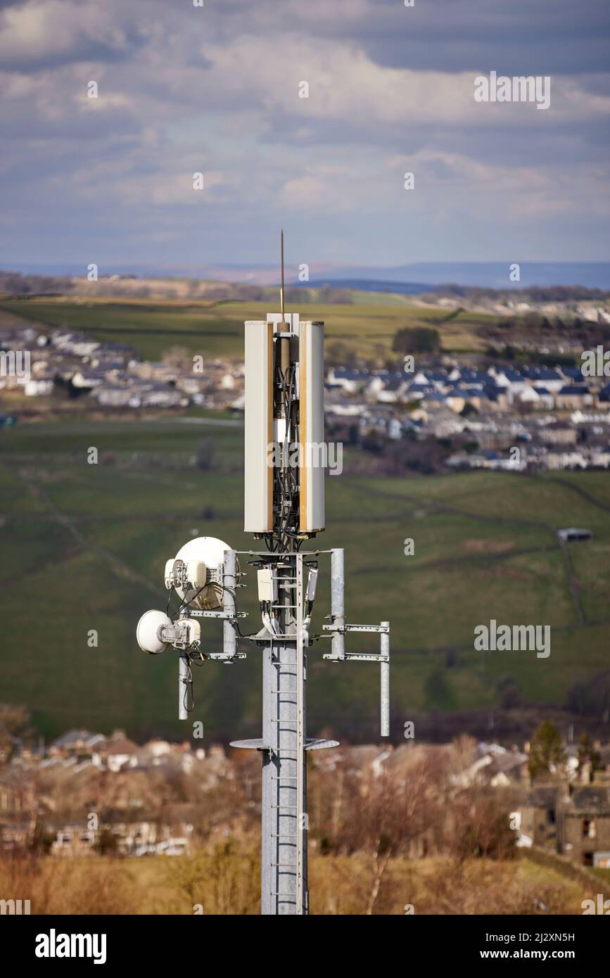 Telephone mobile mast uk 5g hi-res stock photography and images - Alamy