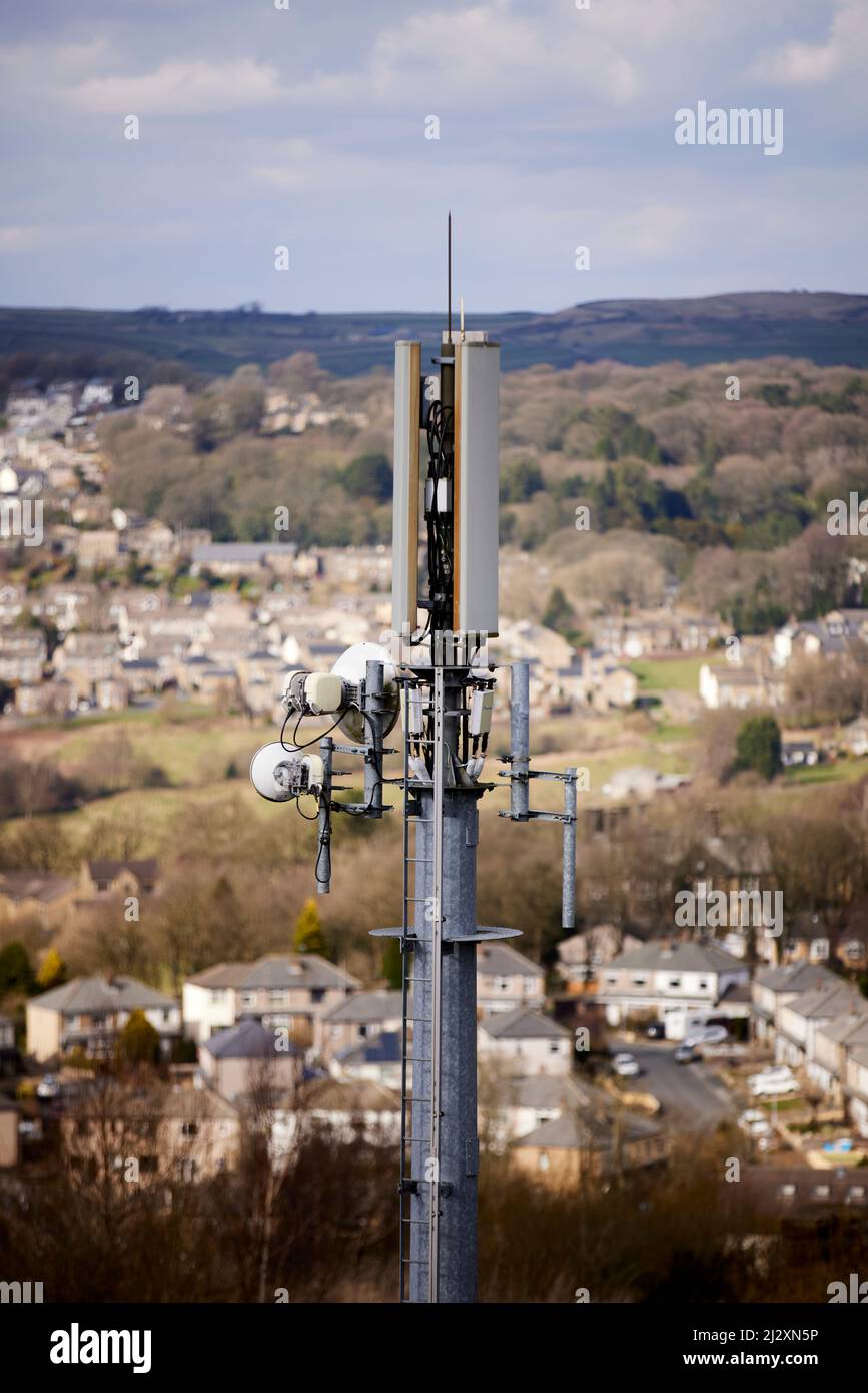 Telephone mobile mast uk 5g hi-res stock photography and images - Alamy