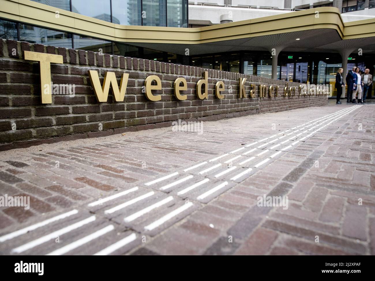 2022-04-04 15:06:09 THE HAGUE - A blind guide line between NS station ...
