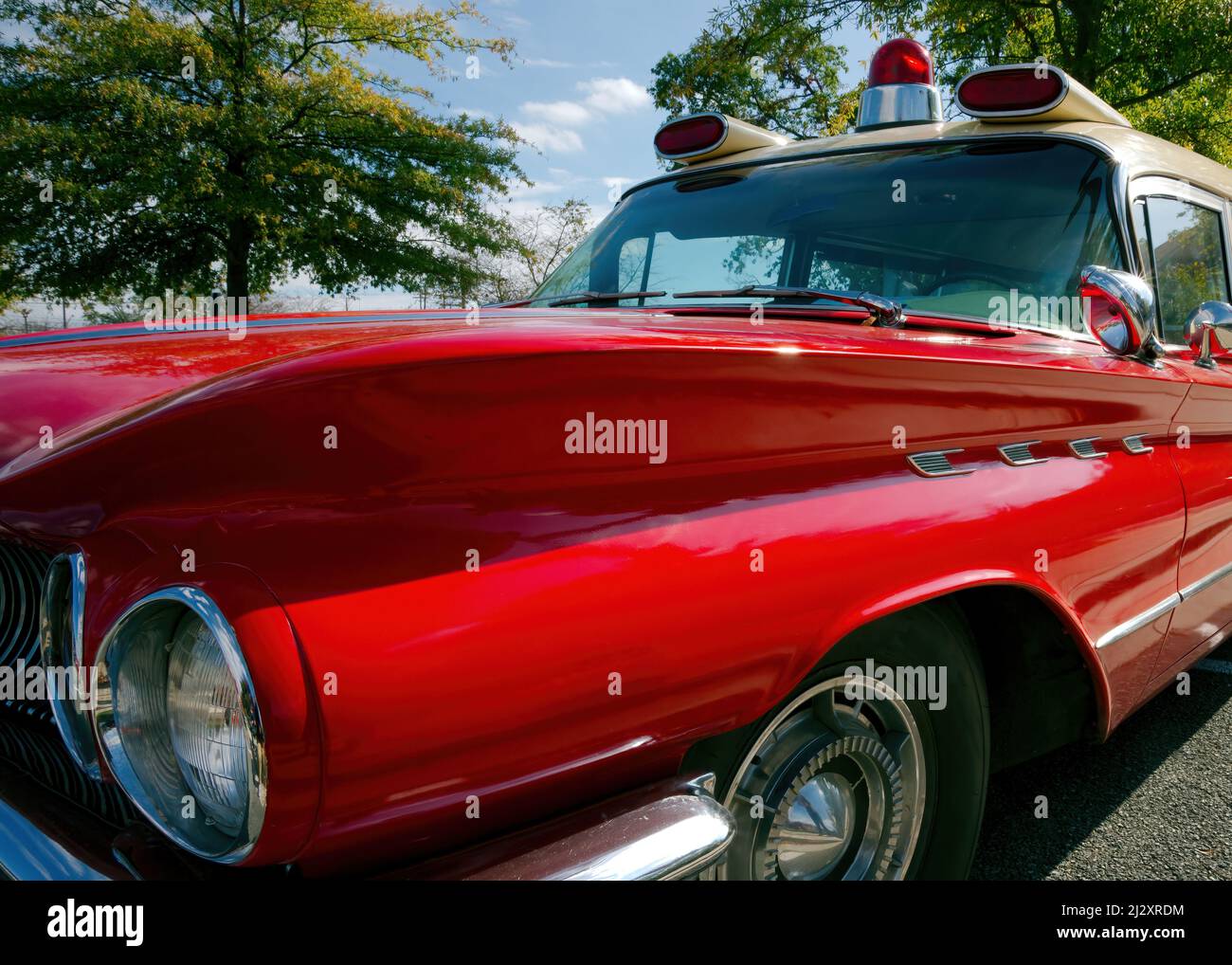 Vintage ambulance antique red hi-res stock photography and images - Alamy