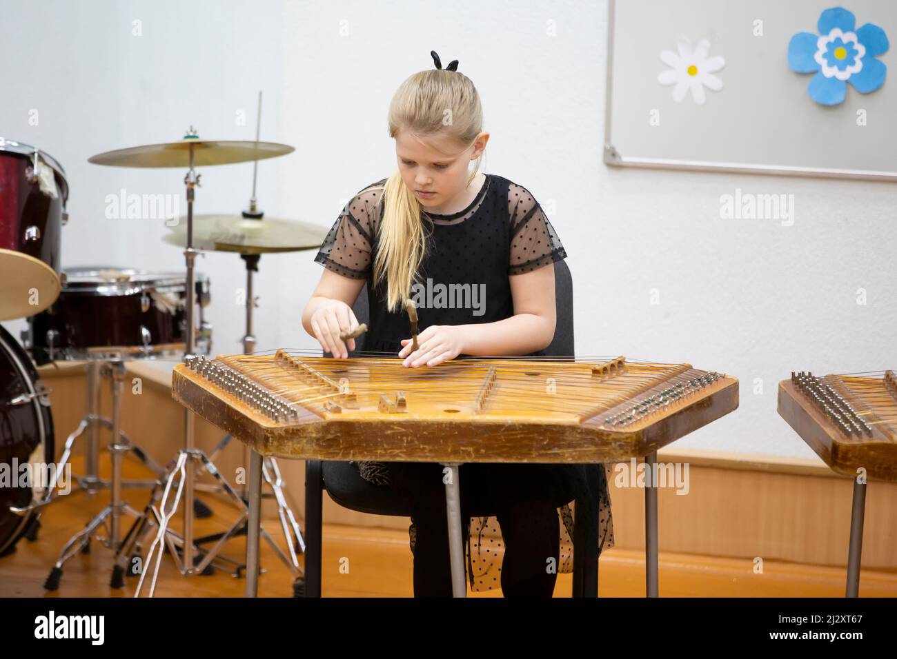 The girl plays the ethnic instrument dulcimer Stock Photo - Alamy
