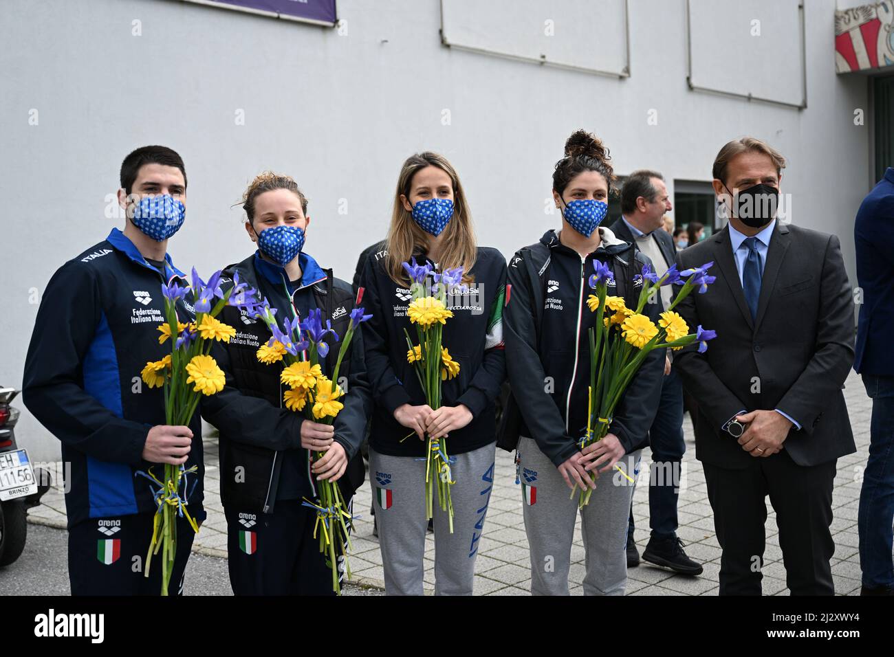 Synchronized swimming team hi-res stock photography and images - Alamy