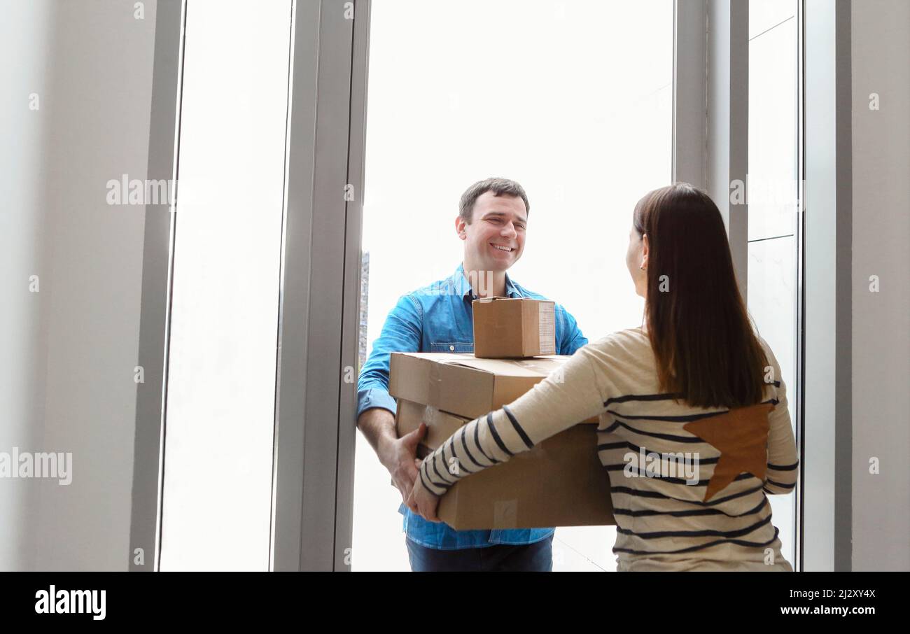 Postman delivering apartment hi-res stock photography and images - Alamy