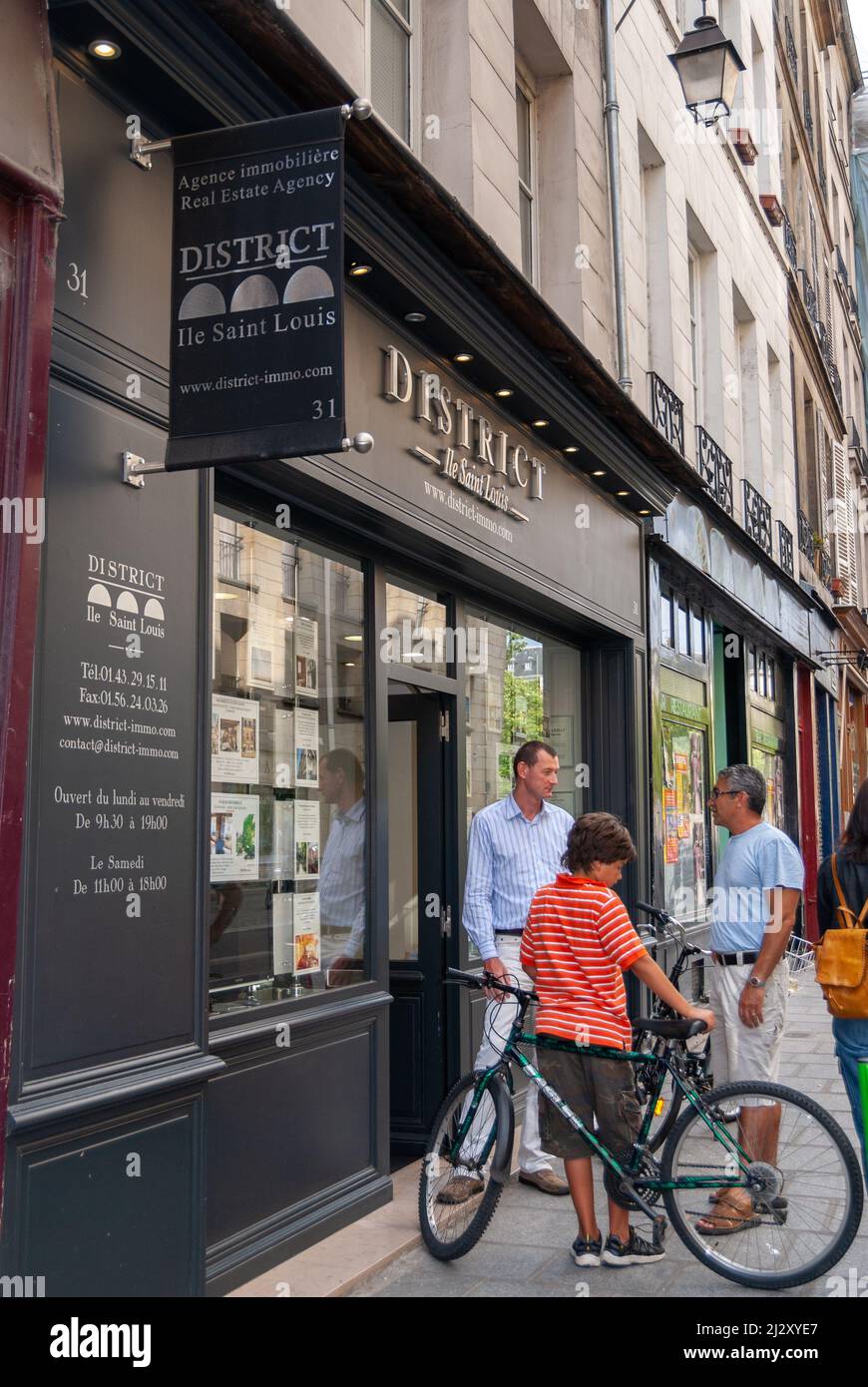 Storefront travel agency hi-res stock photography and images - Alamy