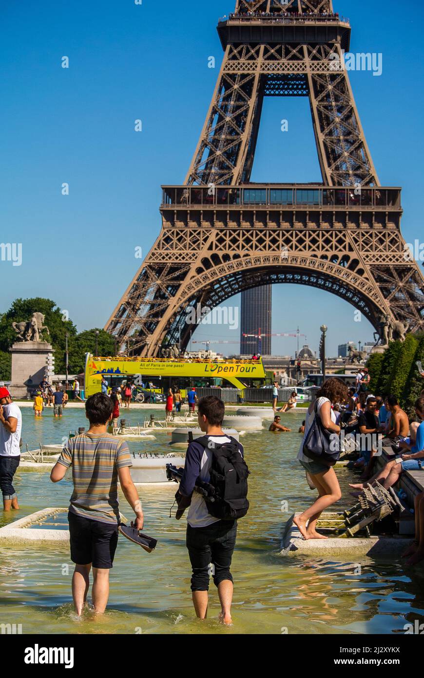 Paris heat wave eiffel tower hi-res stock photography and images - Alamy