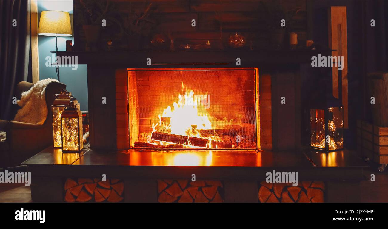 Real flames hi-res stock photography and images - Alamy