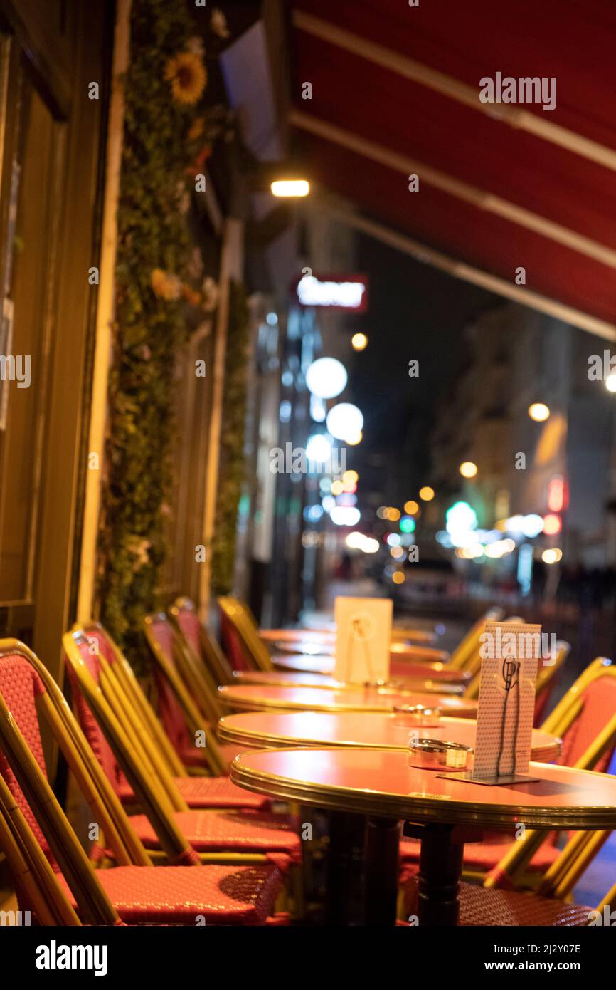 Empty cafe terrace in Paris (France Stock Photo - Alamy