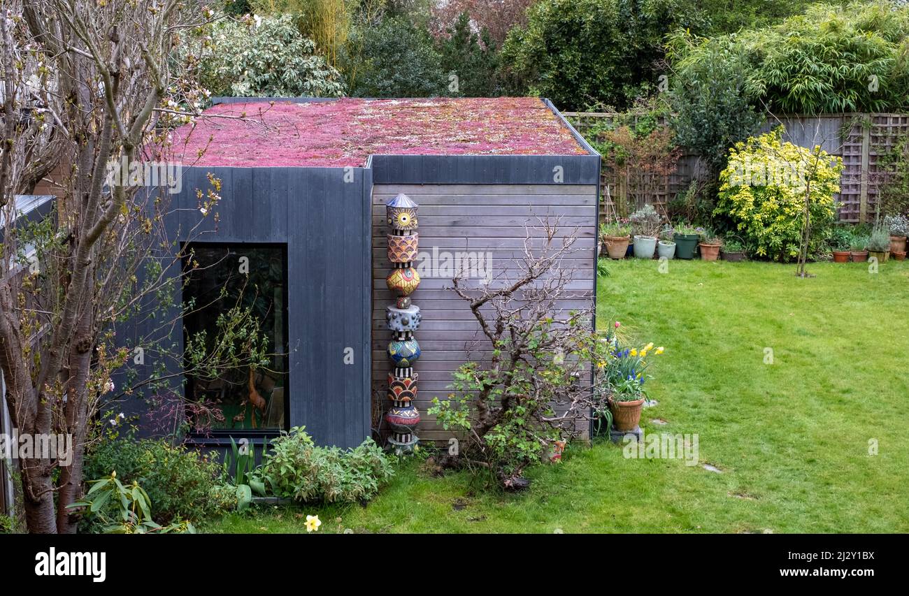 Eco sustainable garden studio office room with cedar cladding and ...